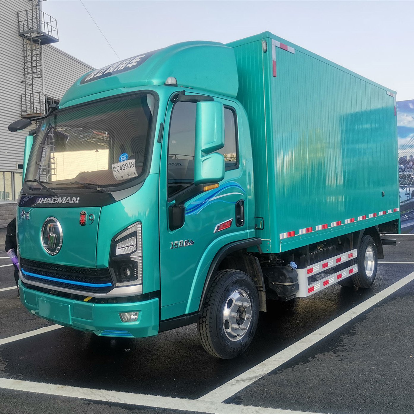 شاکمان Y9 در راه بازار؛ اولین کامیونت سبک ویرا دیزل