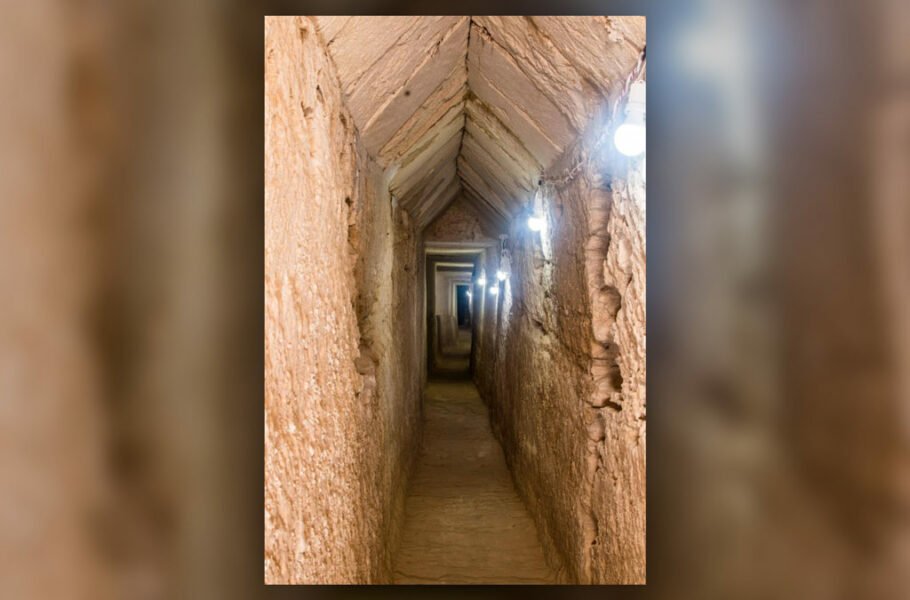 کشف تونل زیرزمینی عظیم 2300 ساله مرموز در زیر معبدی در مصر + عکس